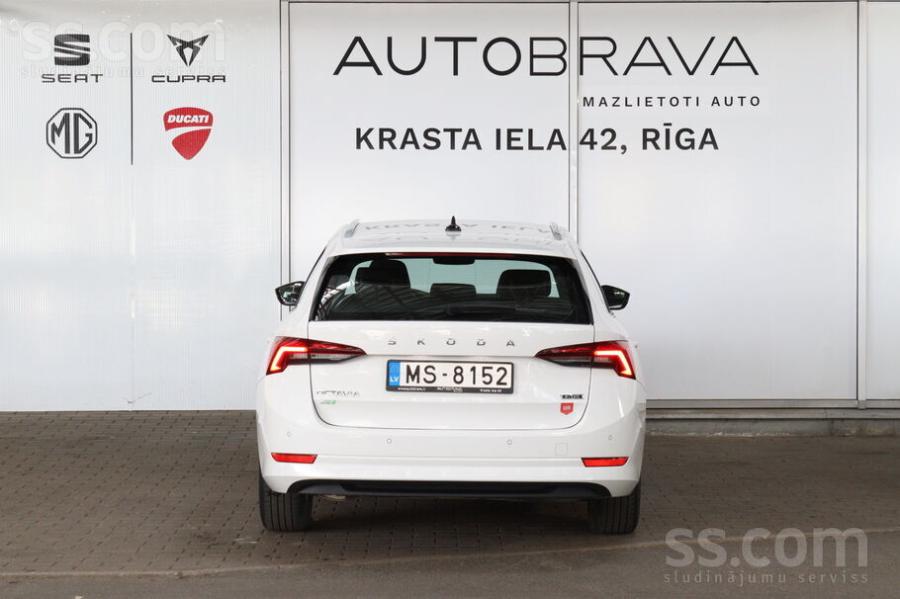 White Skoda Octavia 2021 in Riga, with an engine capacity of 1.50 L and mileage of 111 thousand km for 15490 €, photo 8 on AUTOMOTO.COM.LV
