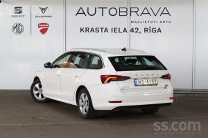 White Skoda Octavia 2021 in Riga, with an engine capacity of 1.50 L and mileage of 111 thousand km for 15490 €, photo 9 on AUTOMOTO.COM.LV