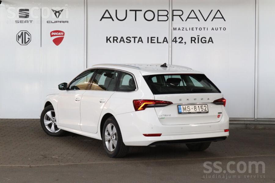 White Skoda Octavia 2021 in Riga, with an engine capacity of 1.50 L and mileage of 111 thousand km for 15490 €, photo 9 on AUTOMOTO.COM.LV