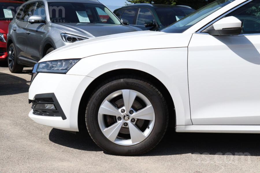 White Skoda Octavia 2021 in Riga, with an engine capacity of 1.50 L and mileage of 111 thousand km for 15490 €, photo 32 on AUTOMOTO.COM.LV