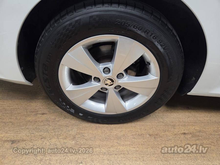 Balts Skoda Octavia 2021 Tallina, ar dzinēja tilpumu 1.50 L un nobraukumu 75 tūkst. km par 16900 €, foto 21 vietnē AUTOMOTO.COM.LV