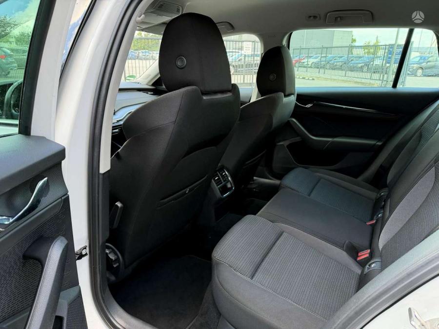 White Skoda Octavia 2021 in Kaunas, with an engine capacity of 1.40 L and mileage of 207 thousand km for 14400 €, photo 13 on AUTOMOTO.COM.LV