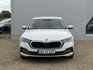White Skoda Octavia 2021 in Siauliai, with an engine capacity of 1.97 L and mileage of 370 thousand km for 12200 €, photo 4 on AUTOMOTO.COM.LV
