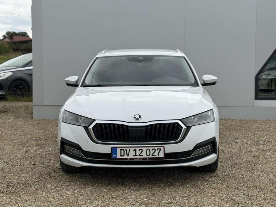 White Skoda Octavia 2021 in Siauliai, with an engine capacity of 1.97 L and mileage of 370 thousand km for 12200 €, photo 4 on AUTOMOTO.COM.LV
