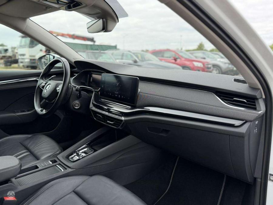 White Skoda Octavia 2021 in Siauliai, with an engine capacity of 1.97 L and mileage of 370 thousand km for 12200 €, photo 17 on AUTOMOTO.COM.LV