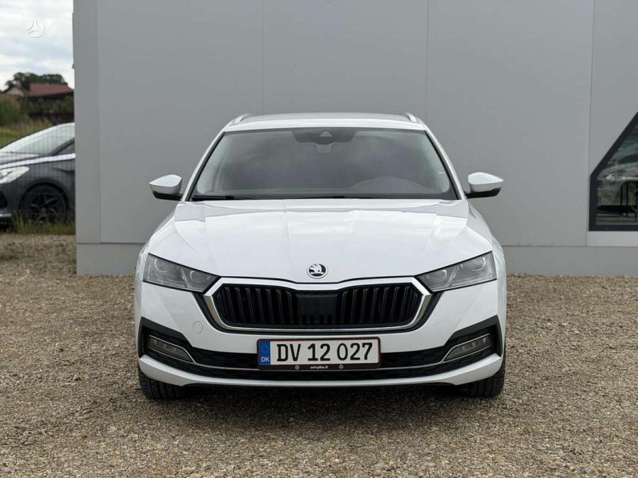 White Skoda Octavia 2021 in Siauliai, with an engine capacity of 1.97 L and mileage of 370 thousand km for 12200 €, photo 4 on AUTOMOTO.COM.LV