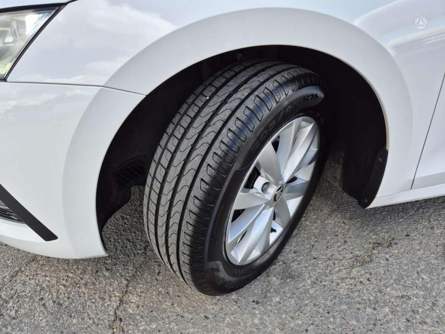 Balts Skoda Octavia 2021 Panevēža, ar dzinēja tilpumu 1.50 L un nobraukumu 230 tūkst. km par 11100 €, foto 35 vietnē AUTOMOTO.COM.LV