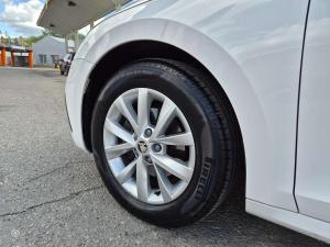 Balts Skoda Octavia 2021 Panevēža, ar dzinēja tilpumu 1.50 L un nobraukumu 230 tūkst. km par 11100 €, foto 36 vietnē AUTOMOTO.COM.LV
