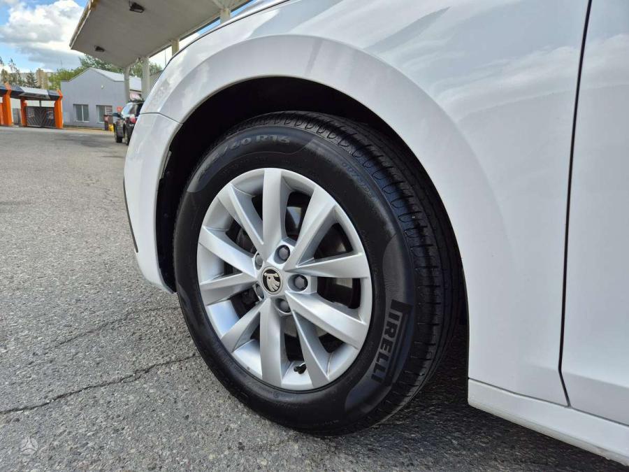 Balts Skoda Octavia 2021 Panevēža, ar dzinēja tilpumu 1.50 L un nobraukumu 230 tūkst. km par 11100 €, foto 36 vietnē AUTOMOTO.COM.LV