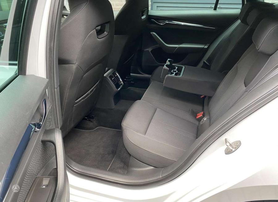 White Skoda Octavia 2021 in Marijampole, with an engine capacity of 1.97 L and mileage of 277 thousand km for 14750 €, photo 33 on AUTOMOTO.COM.LV
