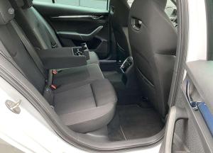 White Skoda Octavia 2021 in Marijampole, with an engine capacity of 1.97 L and mileage of 277 thousand km for 14750 €, photo 34 on AUTOMOTO.COM.LV