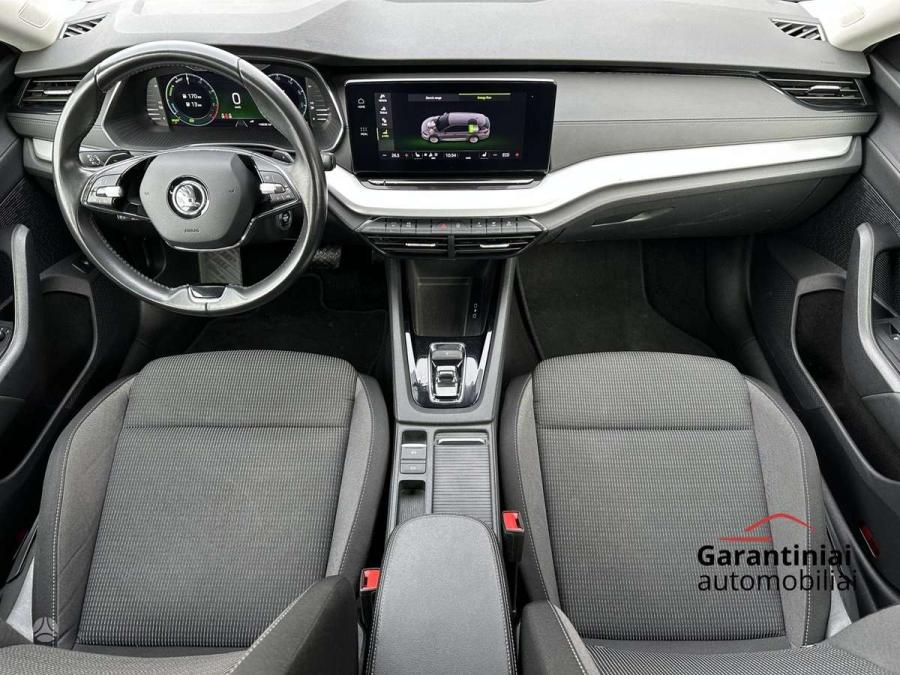 White Skoda Octavia 2021 in Vilnius, with an engine capacity of 1.40 L and mileage of 149 thousand km for 16450 €, photo 4 on AUTOMOTO.COM.LV
