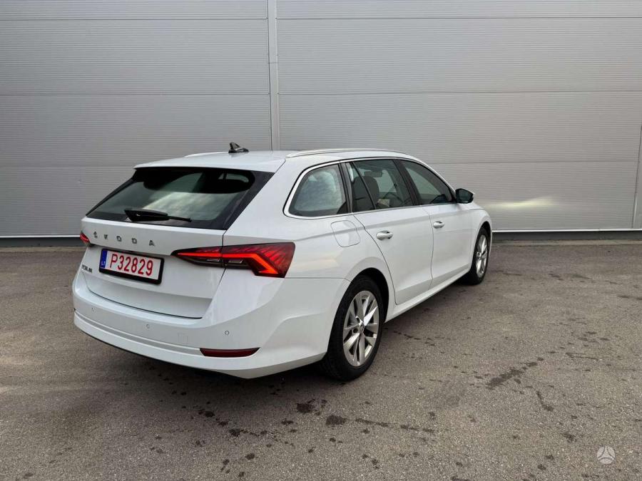 White Skoda Octavia 2021 in Vilnius, with an engine capacity of 1.97 L and mileage of 257 thousand km for 13300 €, photo 4 on AUTOMOTO.COM.LV