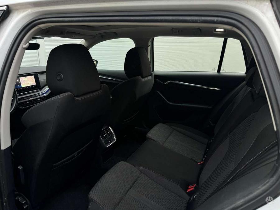 White Skoda Octavia 2021 in Vilnius, with an engine capacity of 1.97 L and mileage of 257 thousand km for 13300 €, photo 8 on AUTOMOTO.COM.LV