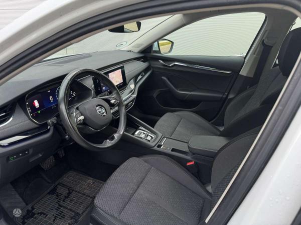 White Skoda Octavia 2021 in Vilnius, with an engine capacity of 1.97 L and mileage of 257 thousand km for 13300 €, photo 10 on AUTOMOTO.COM.LV