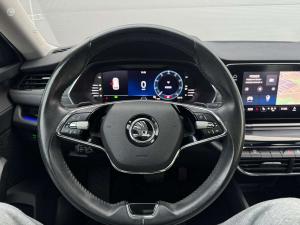 White Skoda Octavia 2021 in Vilnius, with an engine capacity of 1.97 L and mileage of 257 thousand km for 13300 €, photo 12 on AUTOMOTO.COM.LV