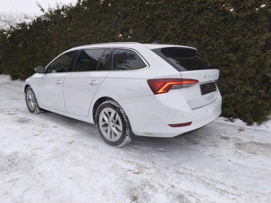 White Skoda Octavia 2022 in Kalvarija, with an engine capacity of 1.50 L and mileage of 163 thousand km for 15670 €, photo 3 on AUTOMOTO.COM.LV