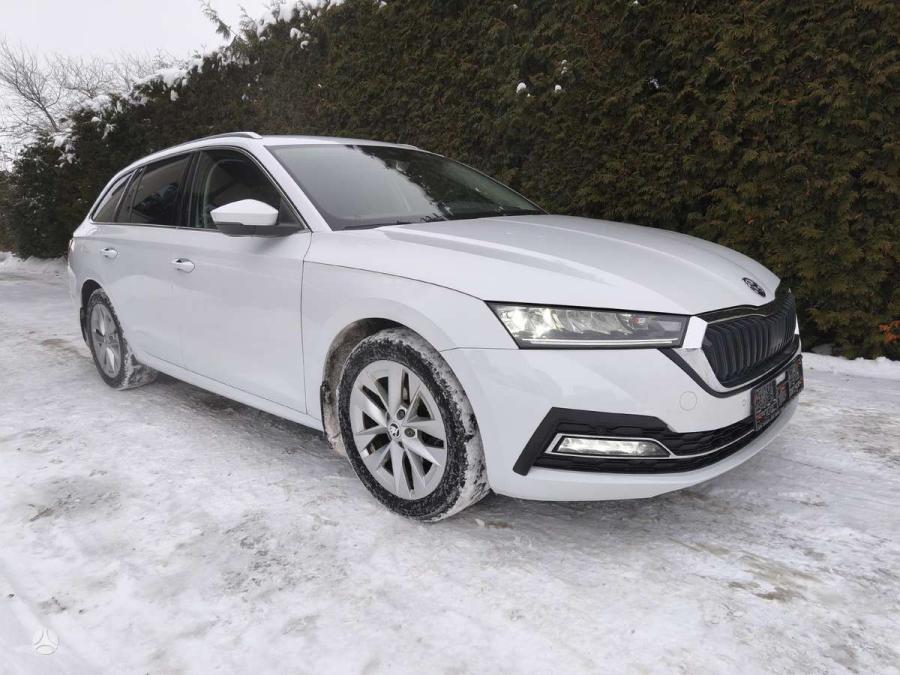 White Skoda Octavia 2022 in Kalvarija, with an engine capacity of 1.50 L and mileage of 163 thousand km for 15670 €, photo 5 on AUTOMOTO.COM.LV