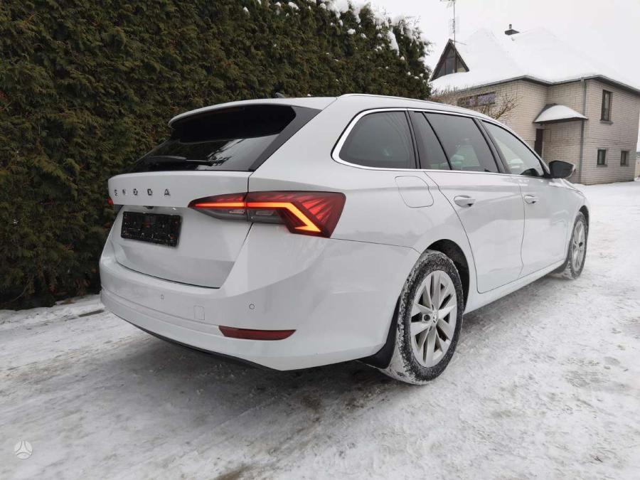White Skoda Octavia 2022 in Kalvarija, with an engine capacity of 1.50 L and mileage of 163 thousand km for 15670 €, photo 7 on AUTOMOTO.COM.LV