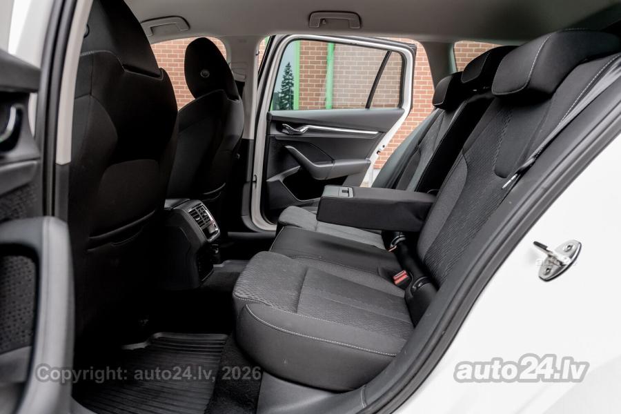 White Skoda Octavia 2022 in Tallinn, with an engine capacity of 1.00 L and mileage of 101 thousand km for 15500 €, photo 10 on AUTOMOTO.COM.LV
