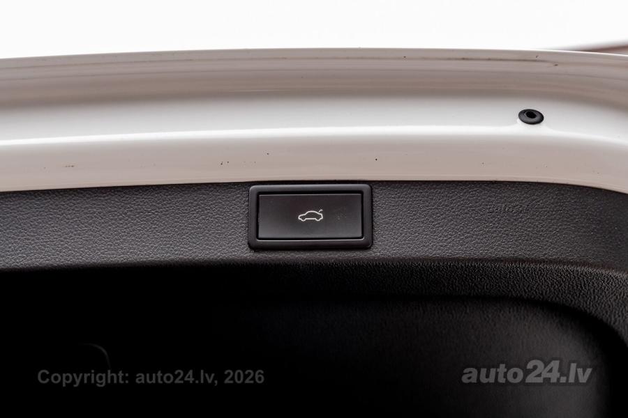 White Skoda Octavia 2022 in Tallinn, with an engine capacity of 1.00 L and mileage of 101 thousand km for 15500 €, photo 13 on AUTOMOTO.COM.LV