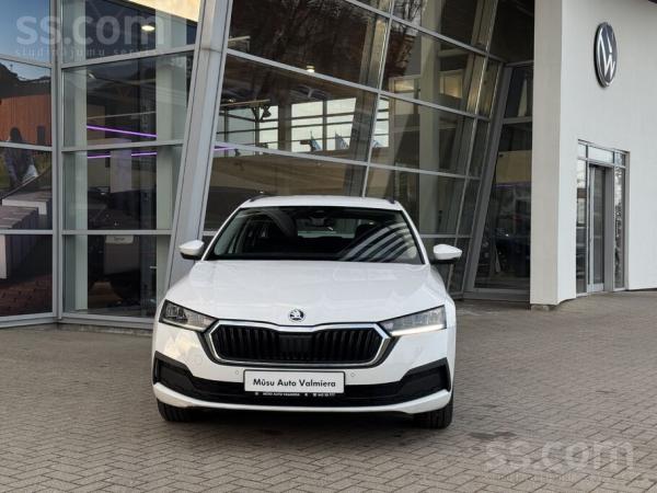 White Skoda Octavia 2022 in Valmiera, with an engine capacity of 2.00 L and mileage of 154 thousand km for 18900 €, photo 2 on AUTOMOTO.COM.LV