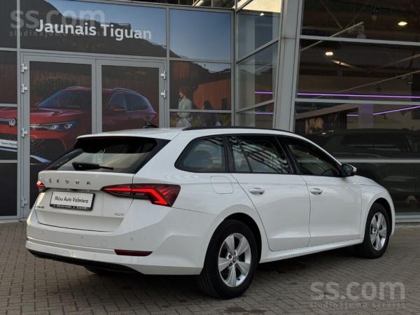 White Skoda Octavia 2022 in Valmiera, with an engine capacity of 2.00 L and mileage of 154 thousand km for 18900 €, photo 6 on AUTOMOTO.COM.LV