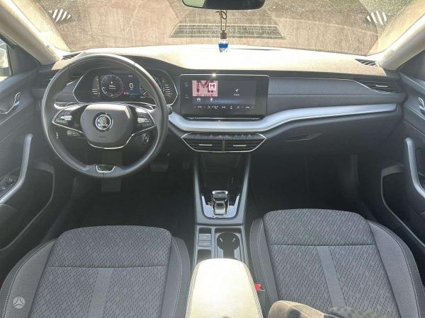 White Skoda Octavia 2022 in Vilnius, with an engine capacity of 1.50 L and mileage of 87 thousand km for 19500 €, photo 4 on AUTOMOTO.COM.LV