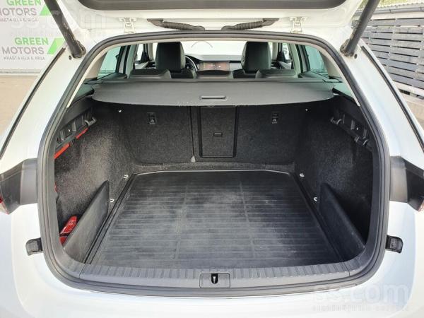 White Skoda Octavia 2022 in Riga, with an engine capacity of 2.00 L and mileage of 98 thousand km for 18900 €, photo 10 on AUTOMOTO.COM.LV