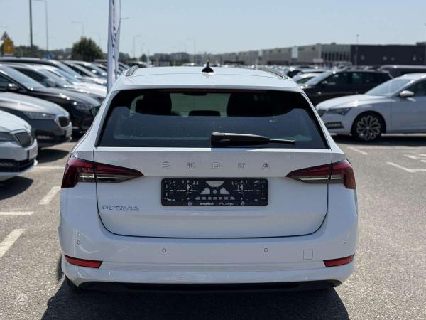 White Skoda Octavia 2022 in Vilnius, with an engine capacity of 2.00 L and mileage of 178 thousand km for 13500 €, photo 5 on AUTOMOTO.COM.LV