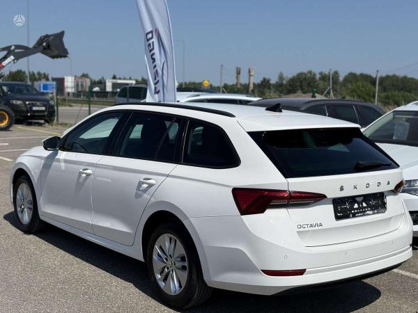 White Skoda Octavia 2022 in Vilnius, with an engine capacity of 2.00 L and mileage of 178 thousand km for 13500 €, photo 9 on AUTOMOTO.COM.LV