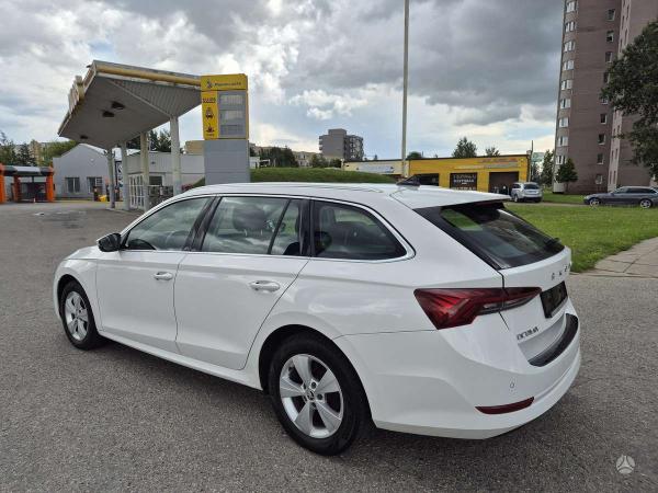 Balts Skoda Octavia 2022 Panevēža, ar dzinēja tilpumu 1.50 L un nobraukumu 290 tūkst. km par 9600 €, foto 3 vietnē AUTOMOTO.COM.LV