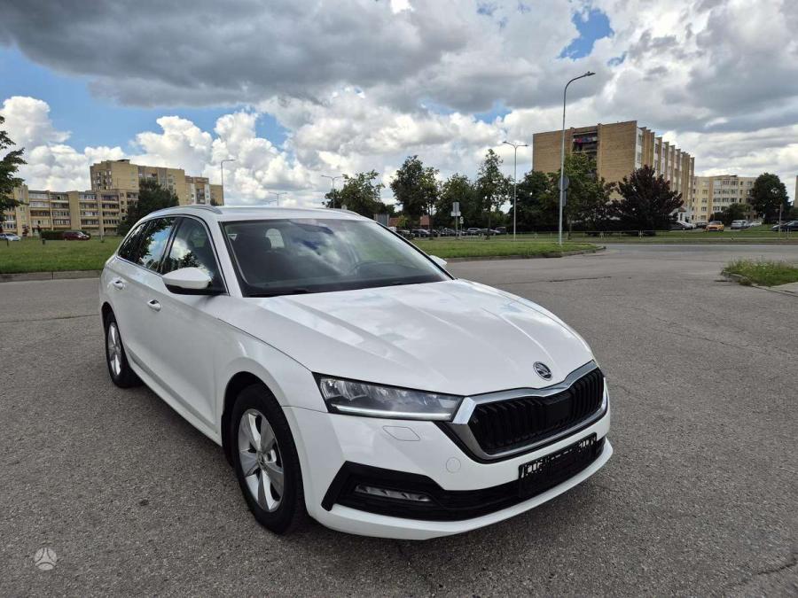 White Skoda Octavia 2022 in Panevezys, with an engine capacity of 1.50 L and mileage of 290 thousand km for 9600 €, photo 9 on AUTOMOTO.COM.LV