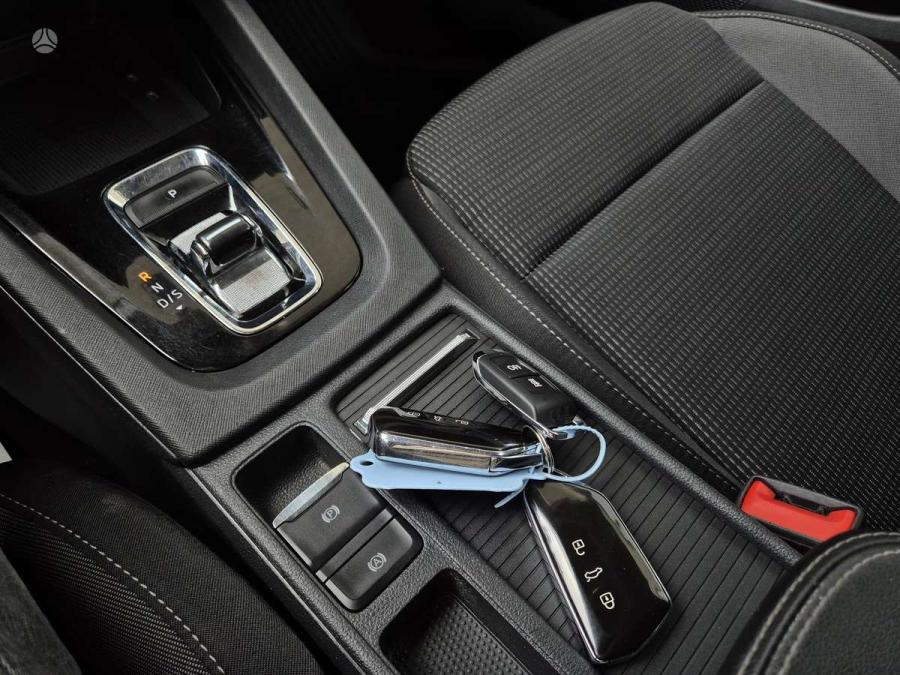 White Skoda Octavia 2022 in Panevezys, with an engine capacity of 1.50 L and mileage of 290 thousand km for 9600 €, photo 19 on AUTOMOTO.COM.LV