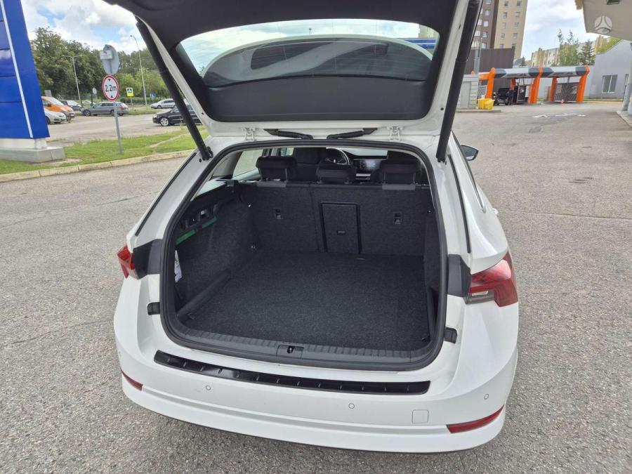 White Skoda Octavia 2022 in Panevezys, with an engine capacity of 1.50 L and mileage of 290 thousand km for 9600 €, photo 24 on AUTOMOTO.COM.LV