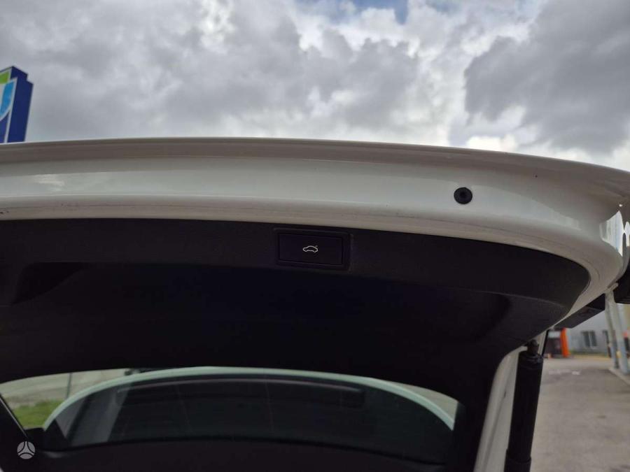 White Skoda Octavia 2022 in Panevezys, with an engine capacity of 1.50 L and mileage of 290 thousand km for 9600 €, photo 25 on AUTOMOTO.COM.LV