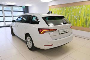 White Skoda Octavia 2022 in Vilnius, with an engine capacity of 1.97 L and mileage of 182 thousand km for 14400 €, photo 5 on AUTOMOTO.COM.LV