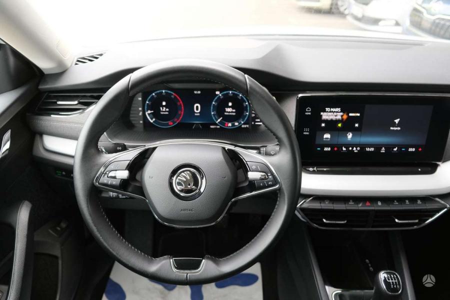 White Skoda Octavia 2022 in Vilnius, with an engine capacity of 1.97 L and mileage of 182 thousand km for 14400 €, photo 6 on AUTOMOTO.COM.LV
