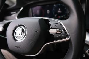 White Skoda Octavia 2022 in Vilnius, with an engine capacity of 1.97 L and mileage of 182 thousand km for 14400 €, photo 33 on AUTOMOTO.COM.LV
