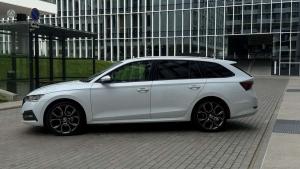 White Skoda Octavia 2022 in Vilnius, with an engine capacity of 1.97 L and mileage of 220 thousand km for 12750 €, photo 10 on AUTOMOTO.COM.LV
