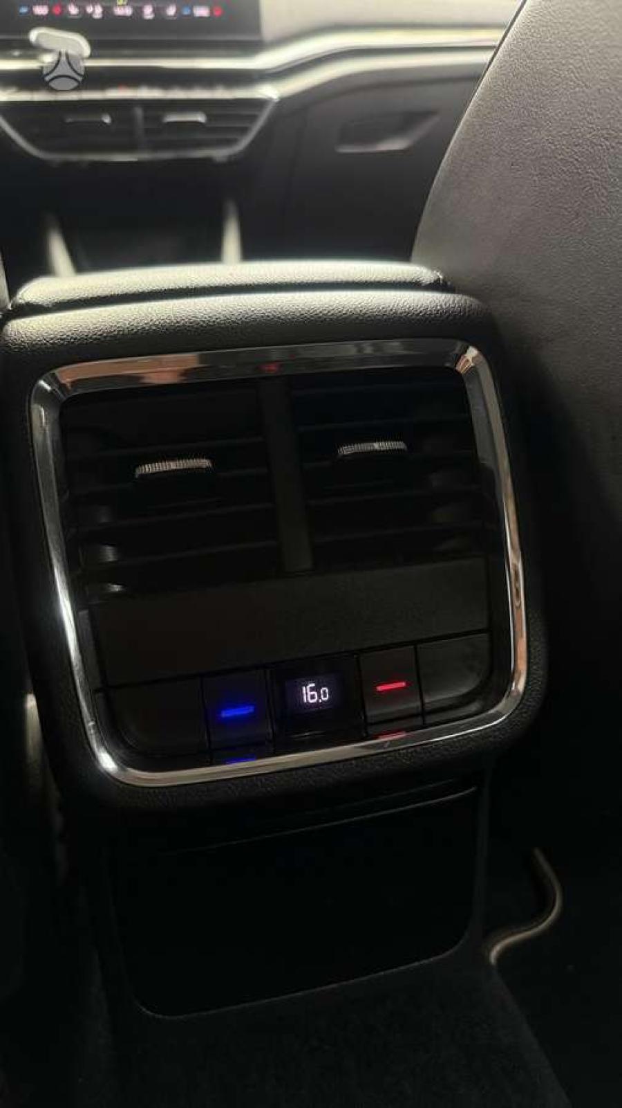 White Skoda Octavia 2022 in Vilnius, with an engine capacity of 1.97 L and mileage of 220 thousand km for 12750 €, photo 14 on AUTOMOTO.COM.LV