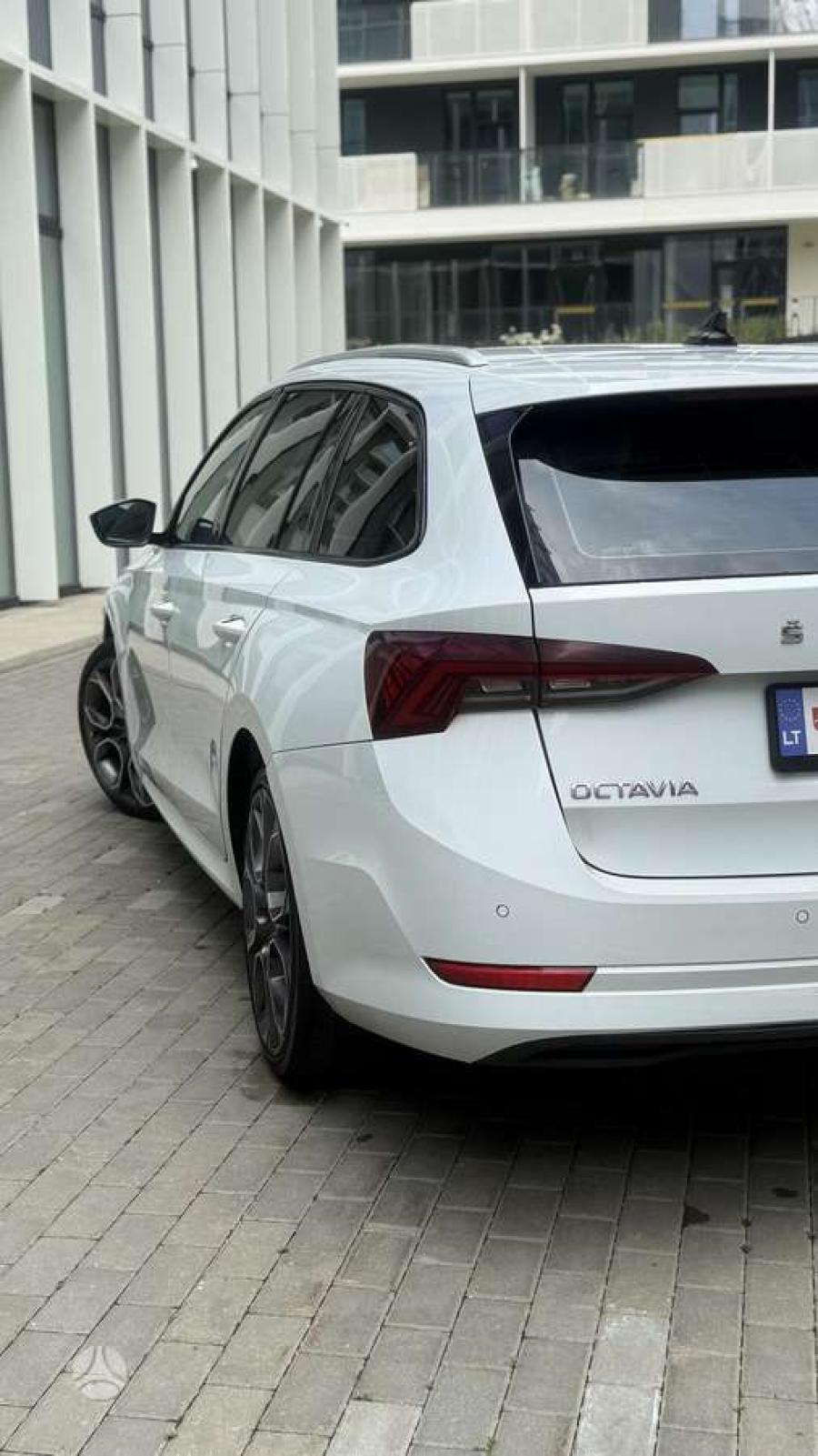 White Skoda Octavia 2022 in Vilnius, with an engine capacity of 1.97 L and mileage of 220 thousand km for 12750 €, photo 20 on AUTOMOTO.COM.LV