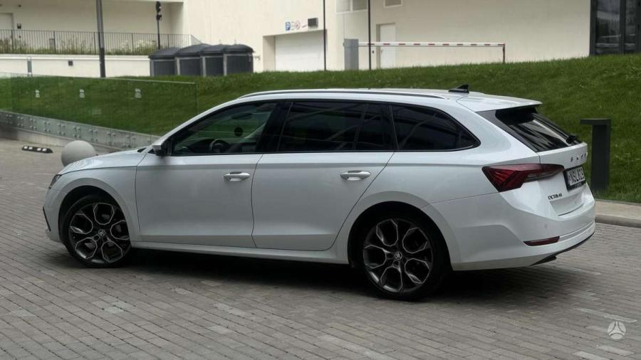 White Skoda Octavia 2022 in Vilnius, with an engine capacity of 1.97 L and mileage of 220 thousand km for 12750 €, photo 22 on AUTOMOTO.COM.LV