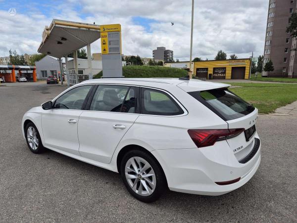 White Skoda Octavia 2022 in Panevezys, with an engine capacity of 1.50 L and mileage of 290 thousand km for 10100 €, photo 3 on AUTOMOTO.COM.LV