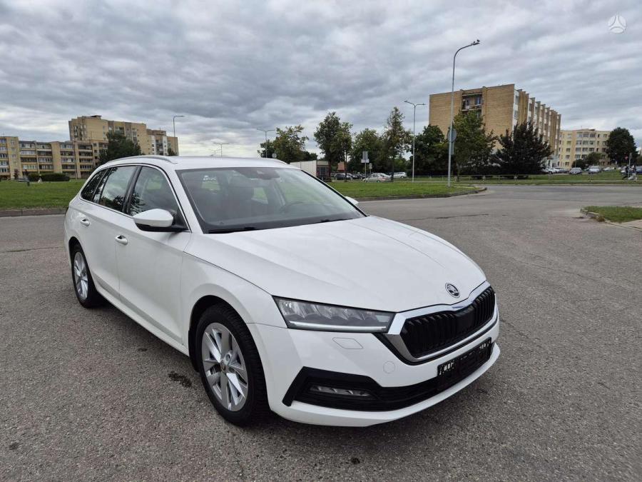 White Skoda Octavia 2022 in Panevezys, with an engine capacity of 1.50 L and mileage of 290 thousand km for 10100 €, photo 9 on AUTOMOTO.COM.LV