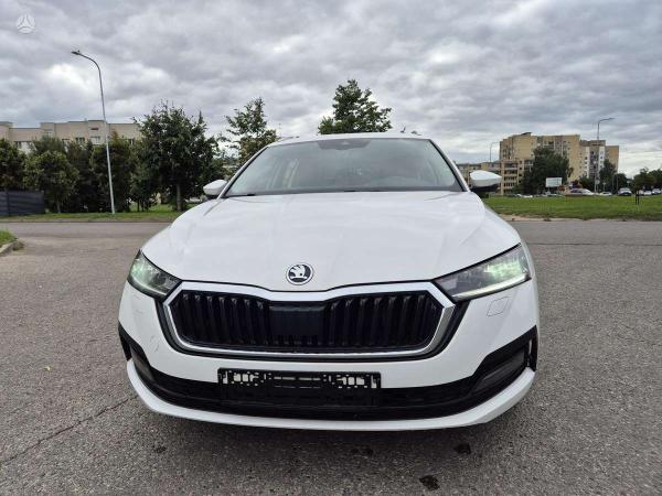 White Skoda Octavia 2022 in Panevezys, with an engine capacity of 1.50 L and mileage of 290 thousand km for 10100 €, photo 9 on AUTOMOTO.COM.LV