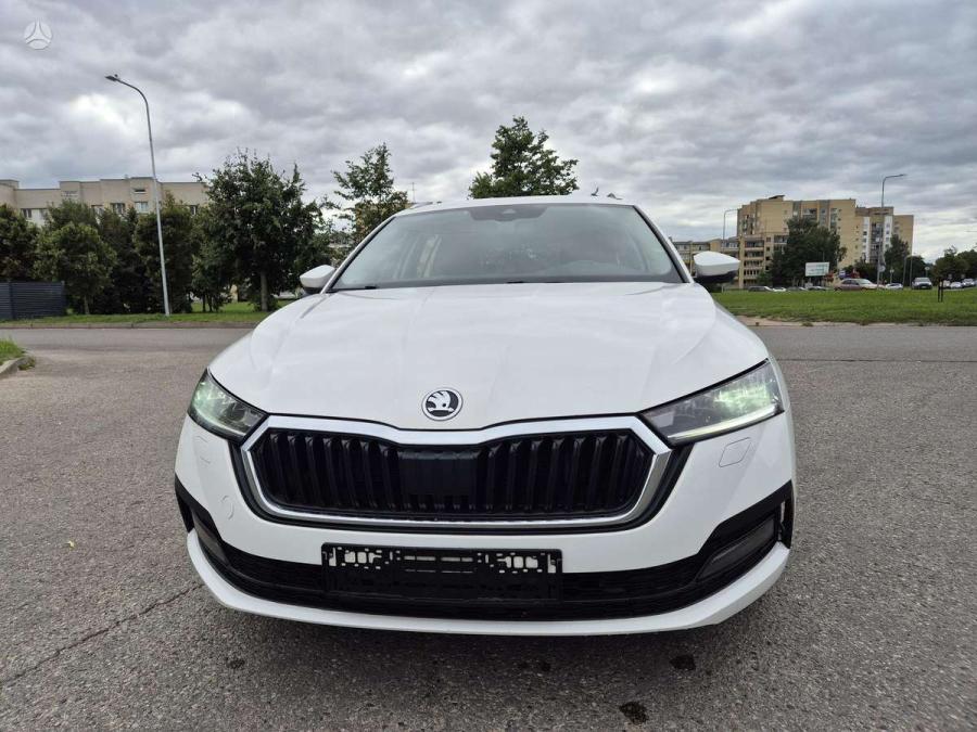 White Skoda Octavia 2022 in Panevezys, with an engine capacity of 1.50 L and mileage of 290 thousand km for 10100 €, photo 10 on AUTOMOTO.COM.LV