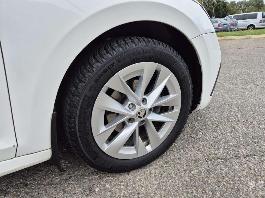 White Skoda Octavia 2022 in Panevezys, with an engine capacity of 1.50 L and mileage of 290 thousand km for 10100 €, photo 29 on AUTOMOTO.COM.LV