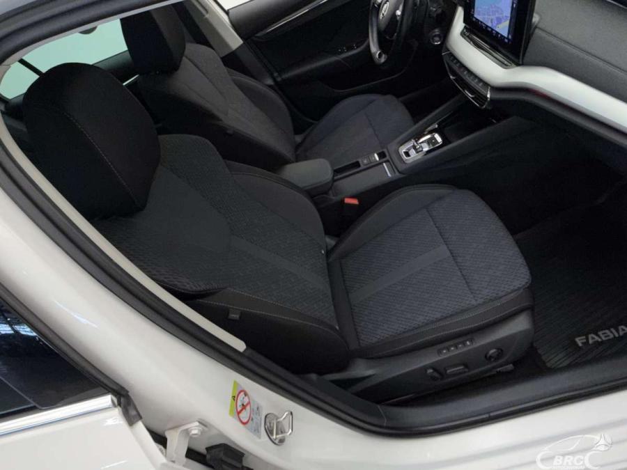 White Skoda Octavia 2023 in Vilnius, with an engine capacity of 2.00 L and mileage of 148 thousand km for 15900 €, photo 7 on AUTOMOTO.COM.LV