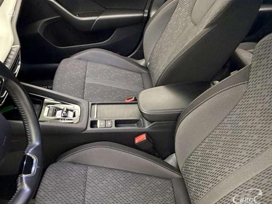 White Skoda Octavia 2023 in Vilnius, with an engine capacity of 2.00 L and mileage of 148 thousand km for 15900 €, photo 26 on AUTOMOTO.COM.LV